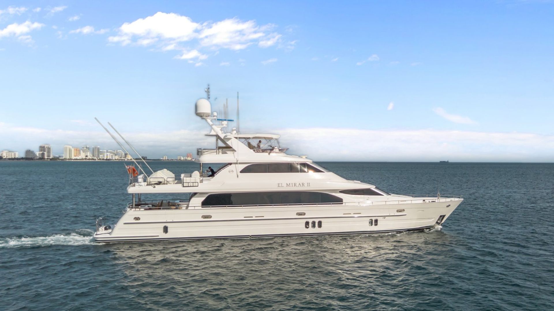 $750k price reduction on 34m Horizon motor yacht El Mirar II